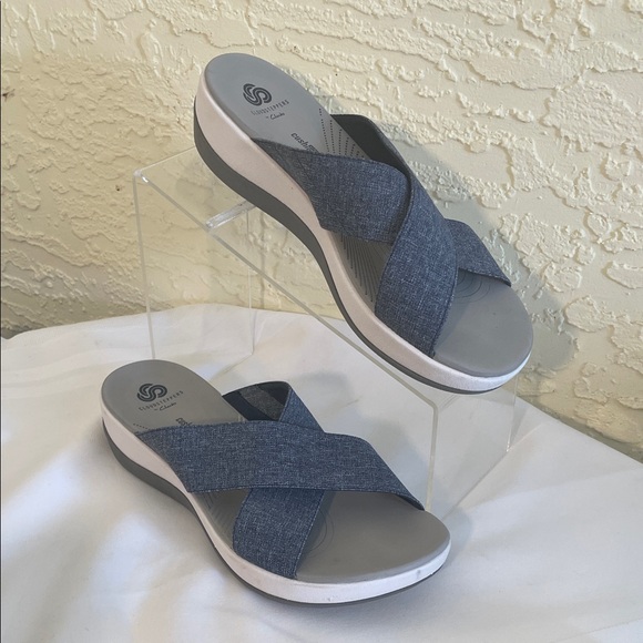 Clarks | Shoes | Clarks Cloudstepper Shoes Women 9 Navy Cross Straps ...